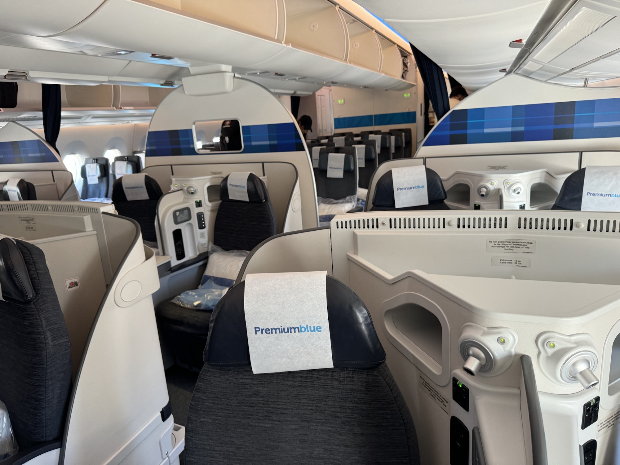 French Bee Premium Economy Bed Seats – Live well. Eat well. Travel well.